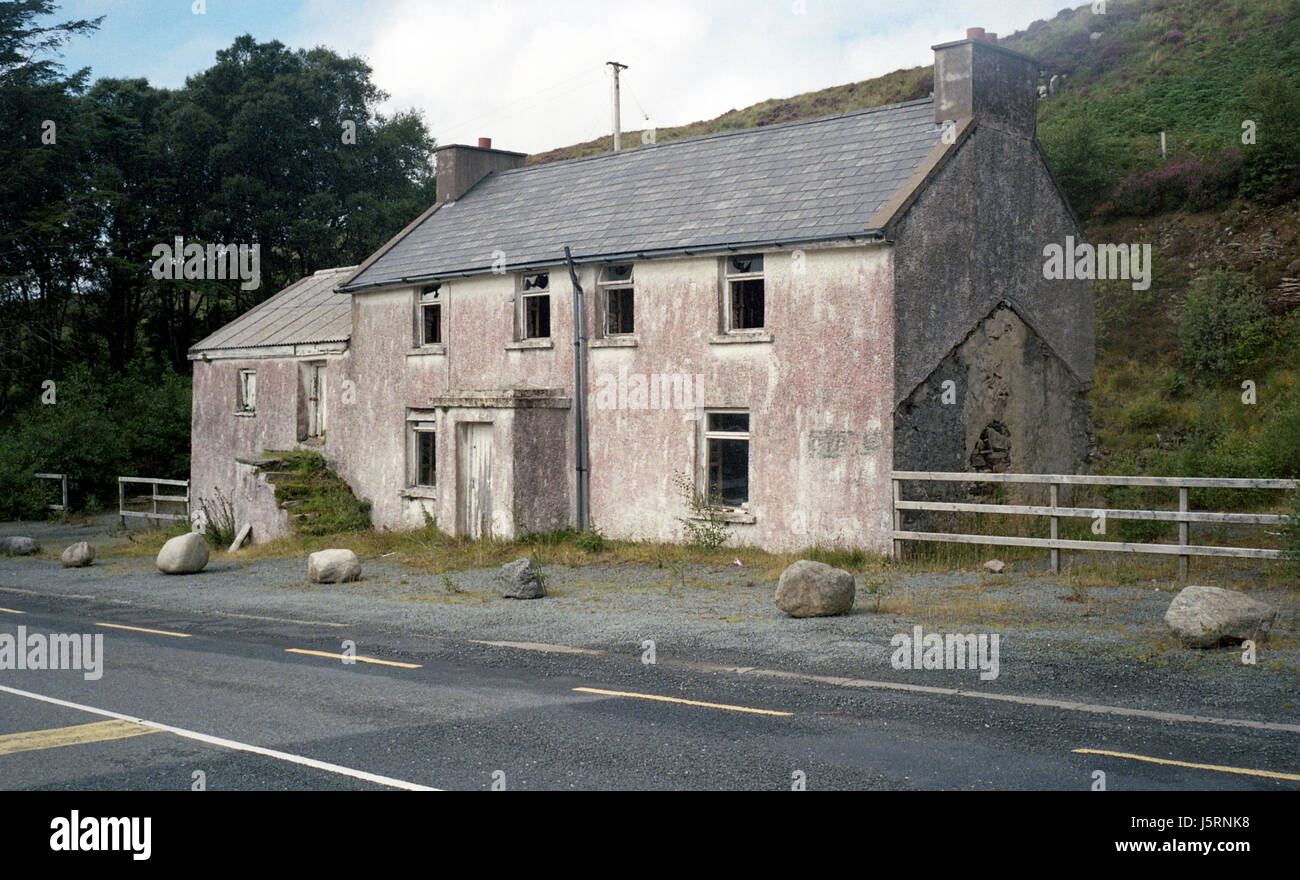 Abandoned house ireland hi-res stock photography and images - Alamy
