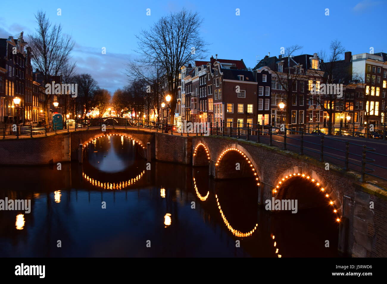 Night time on the canals of Amsterdam, Netherlands Stock Photo - Alamy