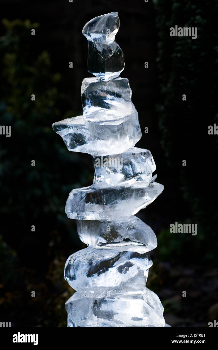 Ice cube tower hi-res stock photography and images - Alamy