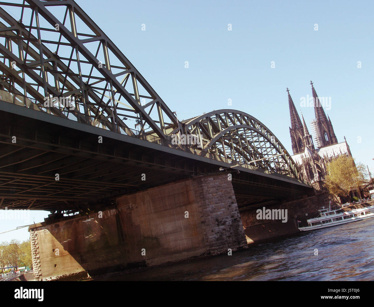 cologne cathedral bridges idea perspective point of view approach view ...
