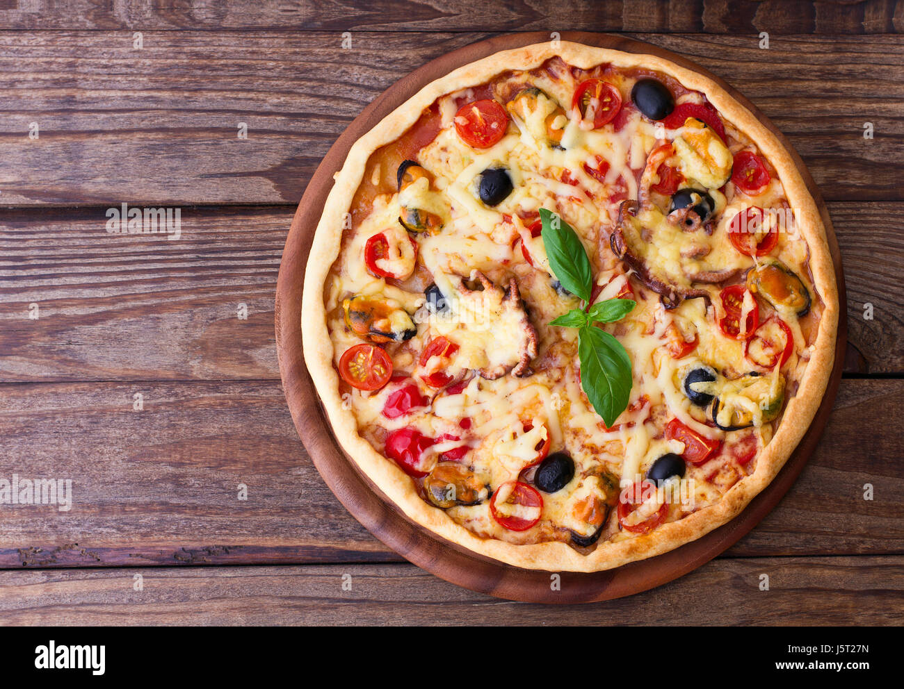 Seafood pizza top view hi-res stock photography and images - Alamy