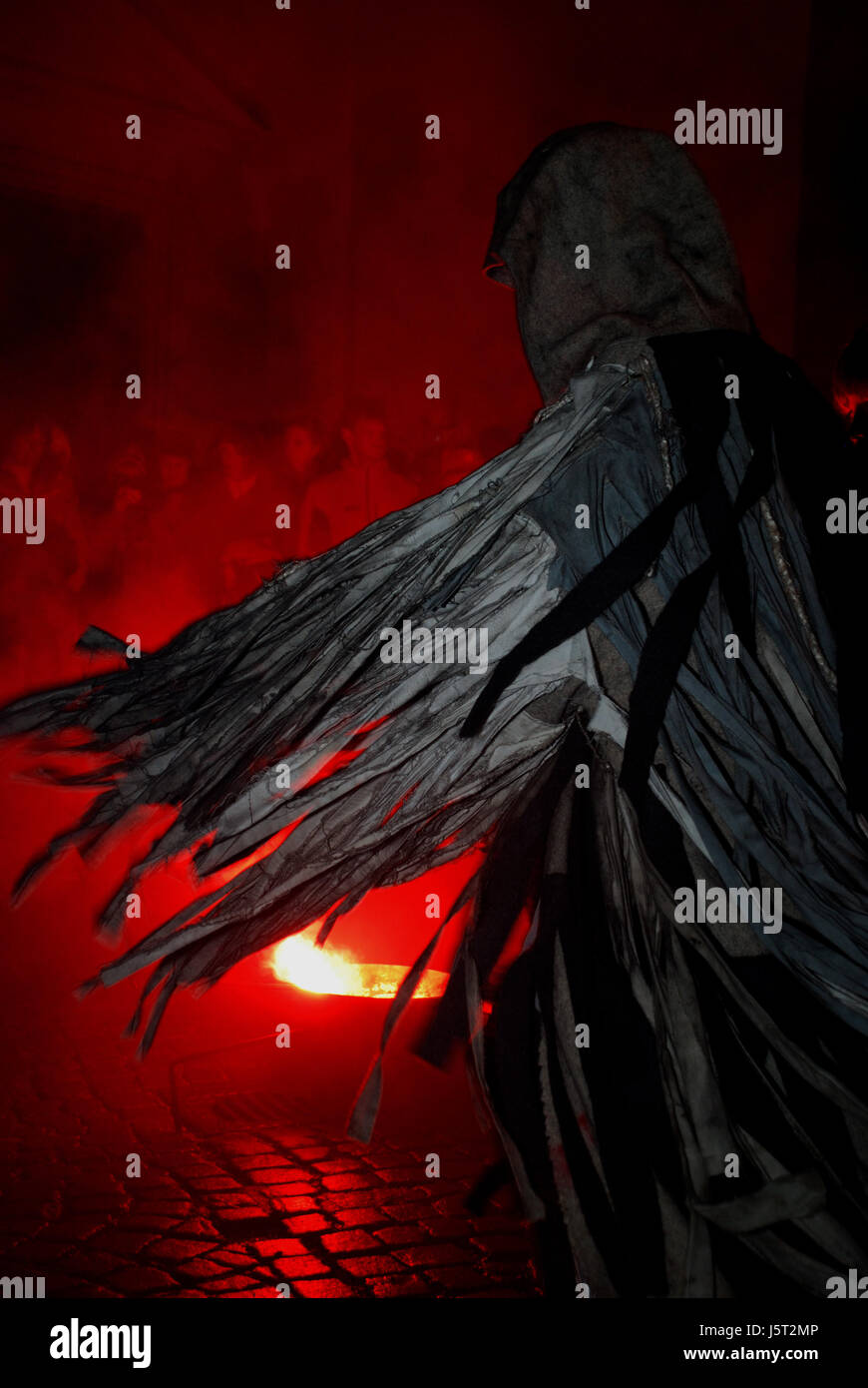 Conjuror hi-res stock photography and images - Alamy