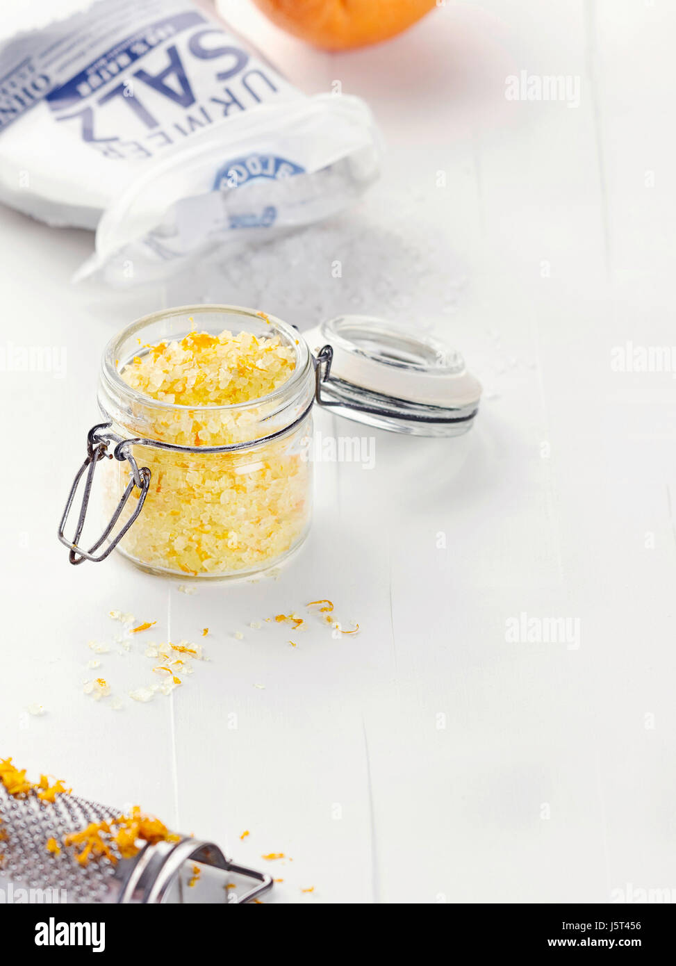 Teaser: Orange salt Stock Photo - Alamy