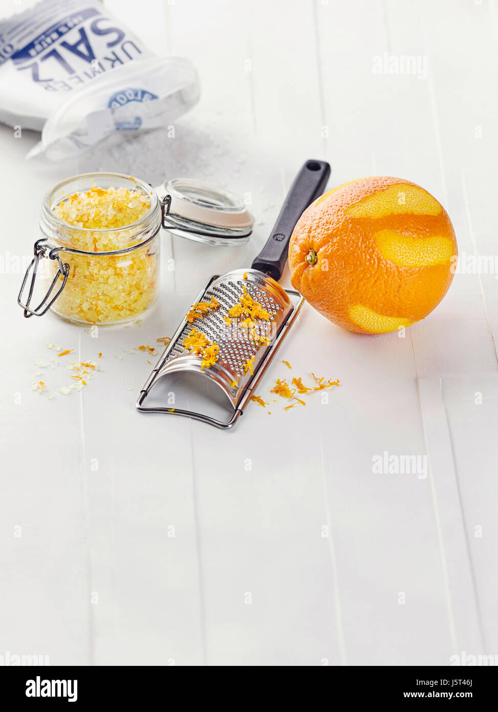 Teaser: Orange salt Stock Photo - Alamy