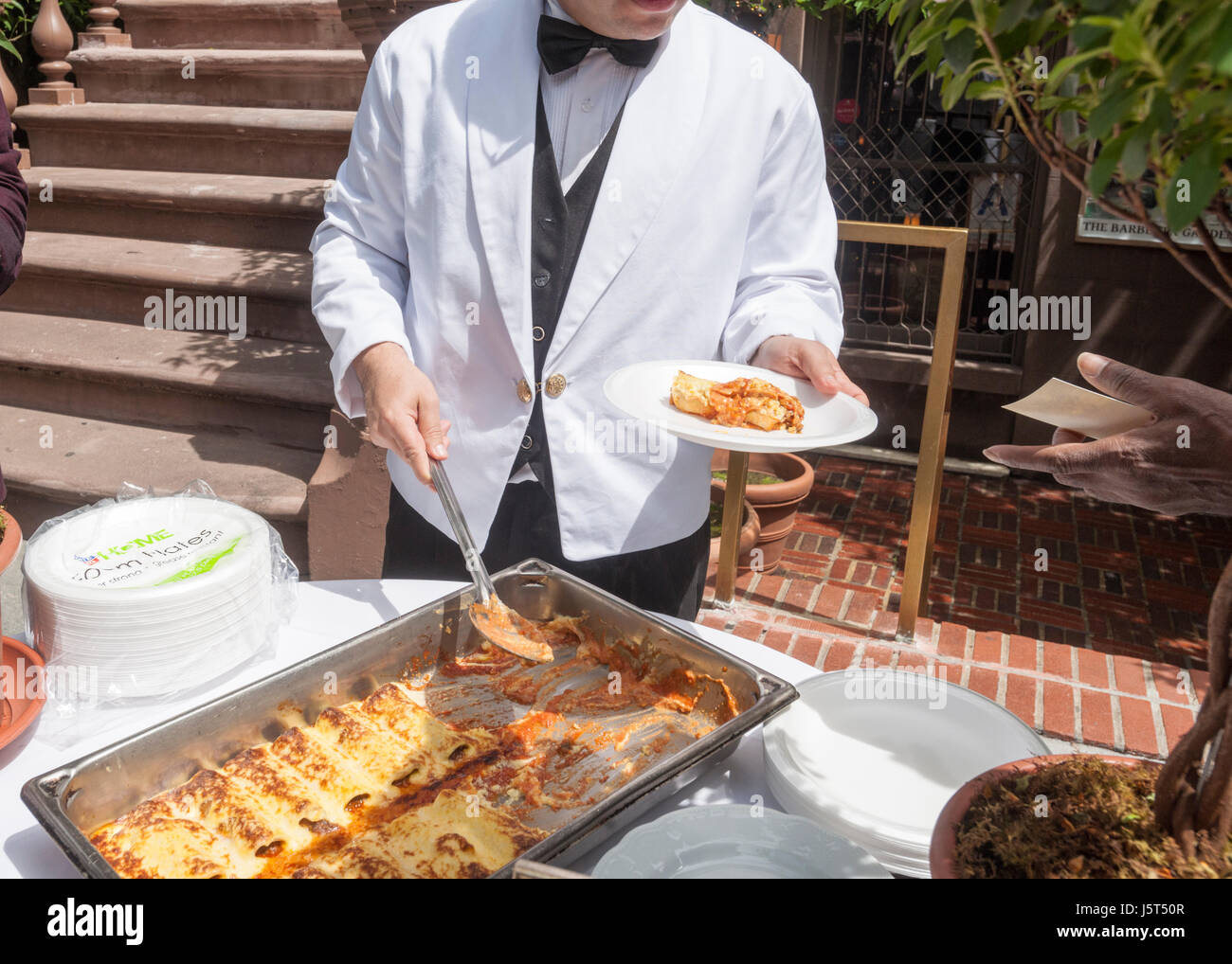 Restaurants in a row nyc hi-res stock photography and images - Alamy