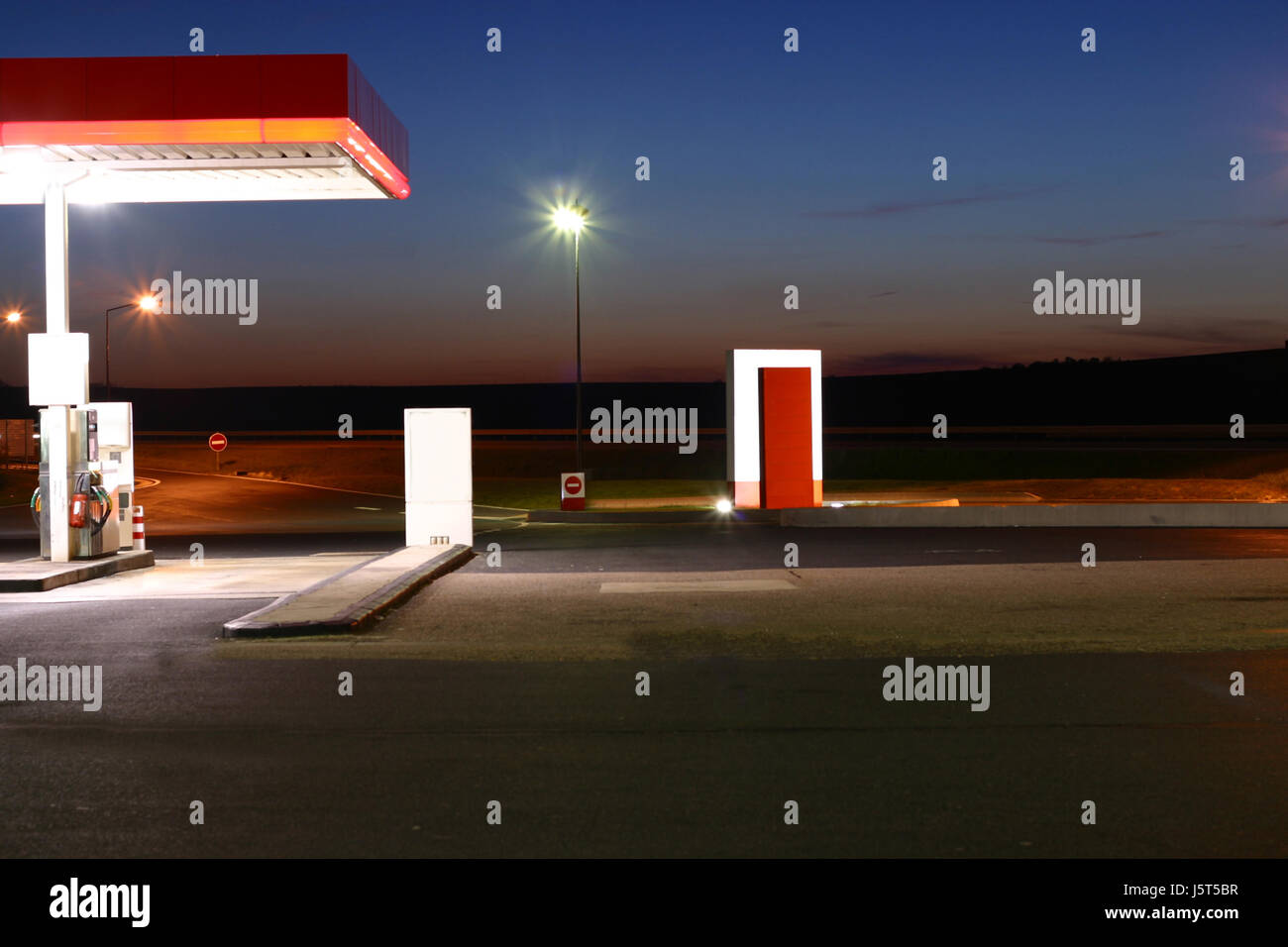 Oil station hi-res stock photography and images - Alamy