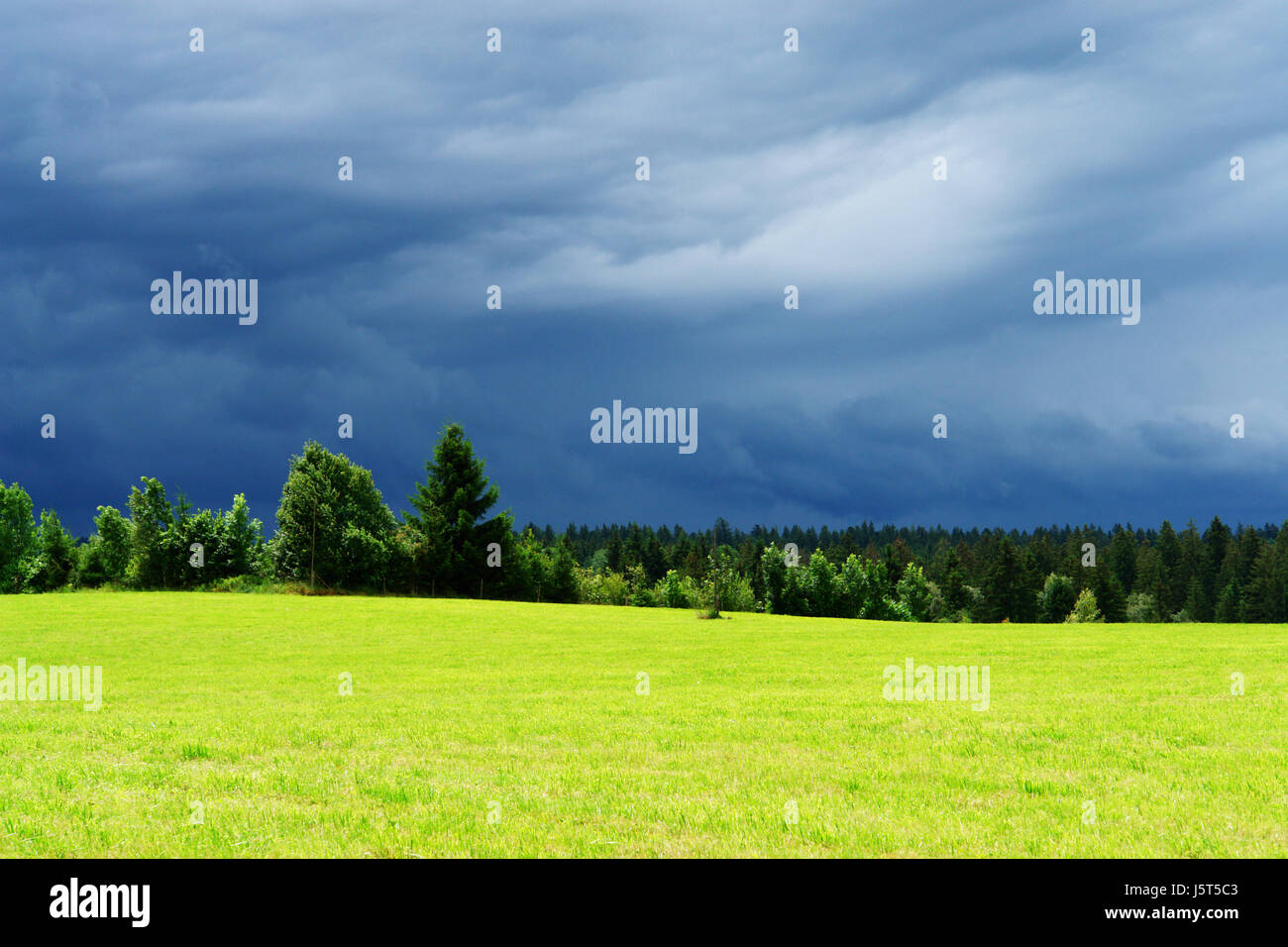 Gathering storm hi-res stock photography and images - Alamy