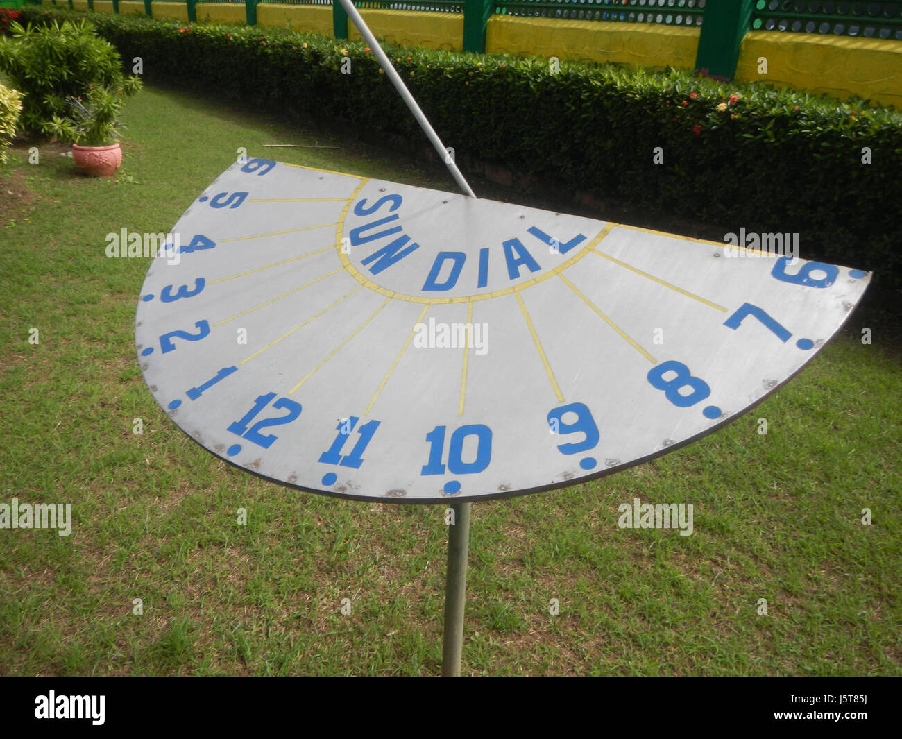 Sundial elementary school hi-res stock photography and images - Alamy
