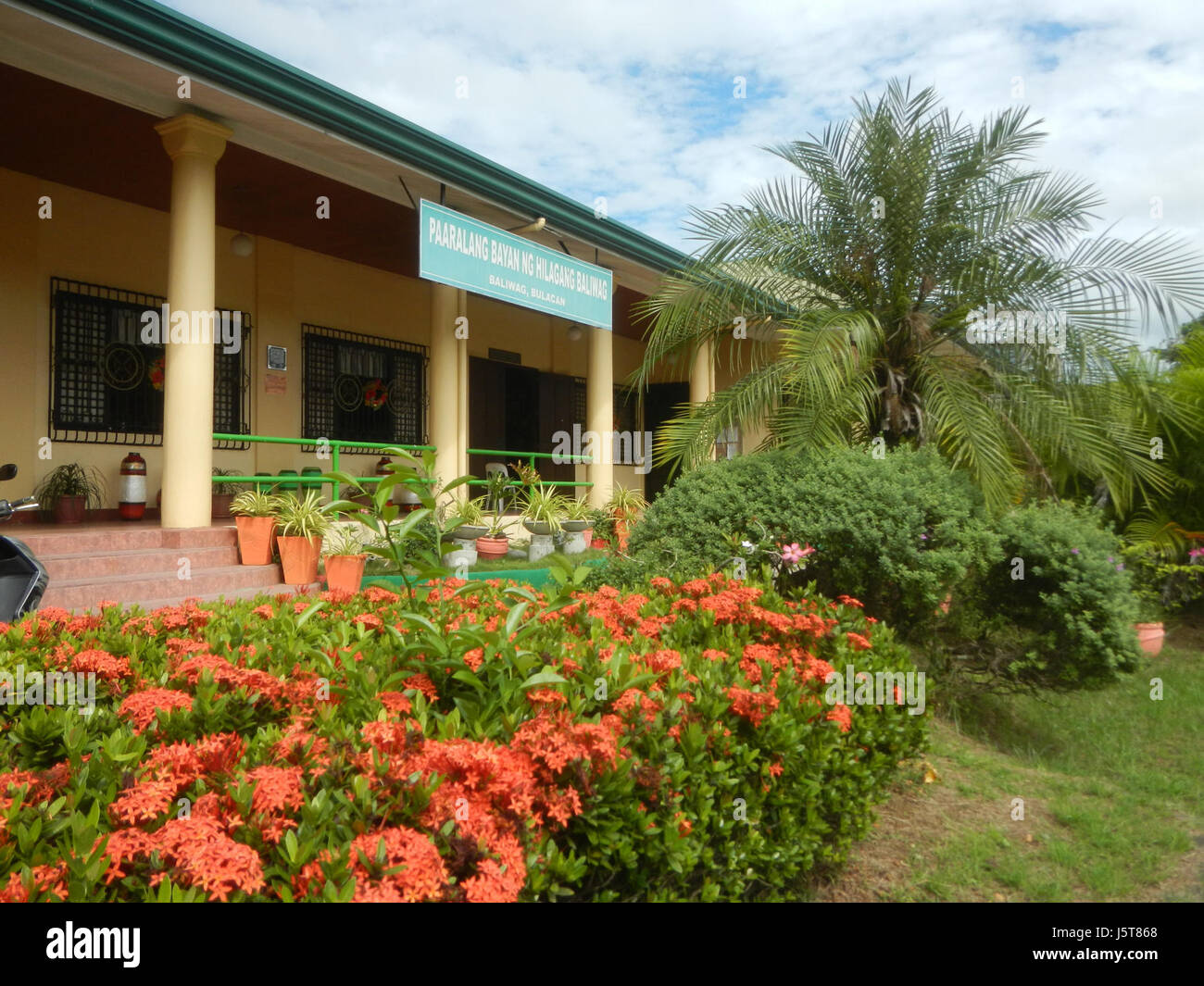 Sundial elementary school hi-res stock photography and images - Alamy