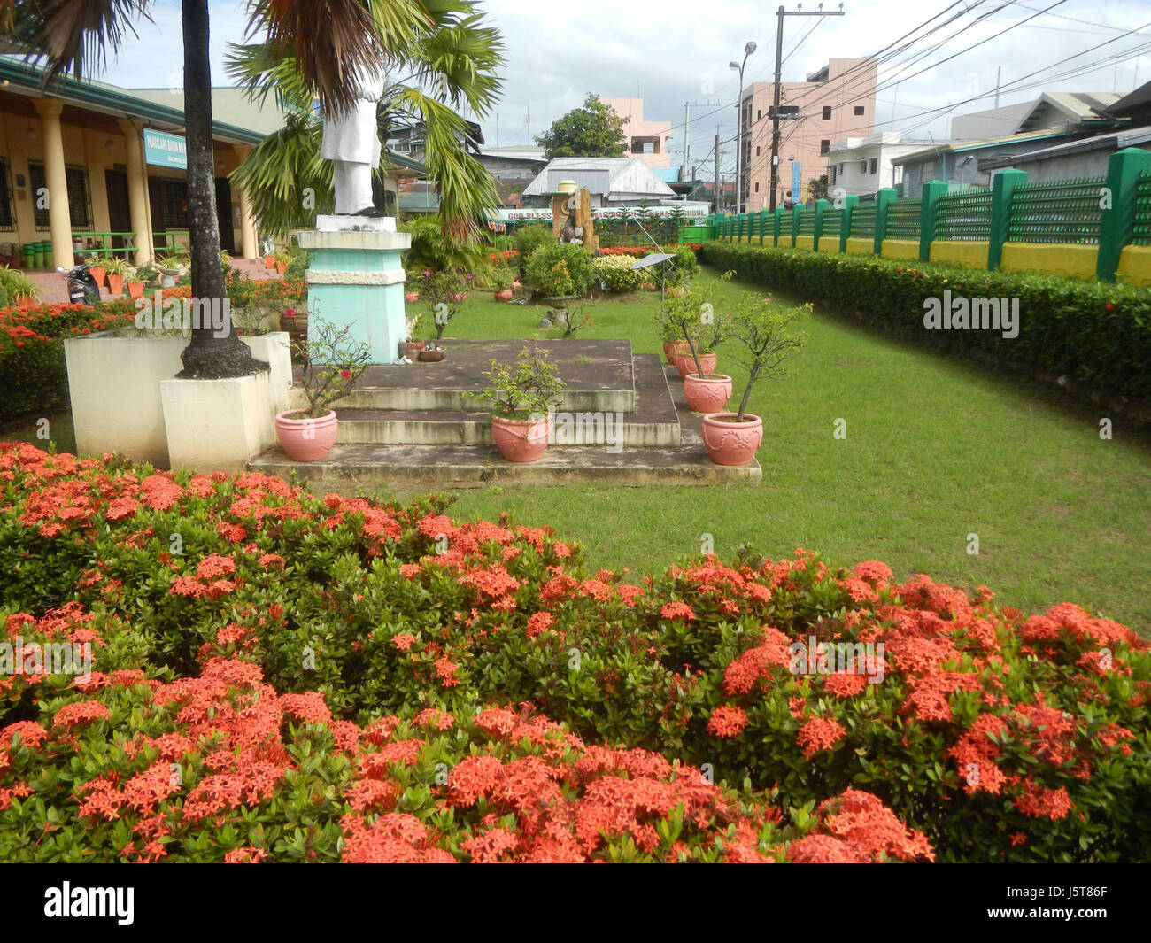 Sundial elementary school hi-res stock photography and images - Alamy