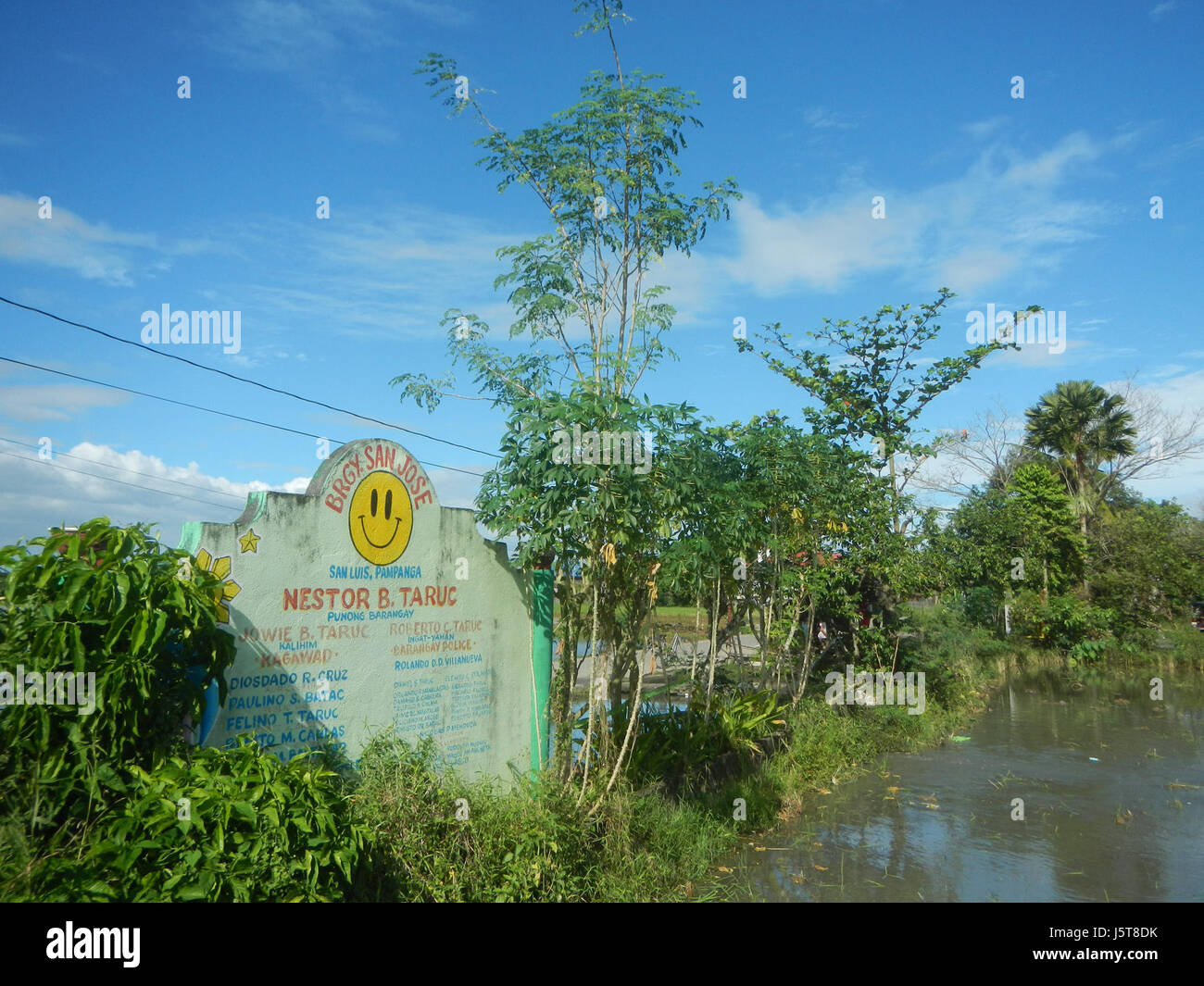 02370 Boundary, welcome monuments Apalit San Simon San Luis, Pampanga ...