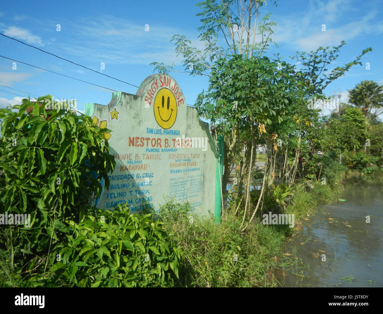 02370 Boundary, welcome monuments Apalit San Simon San Luis, Pampanga ...