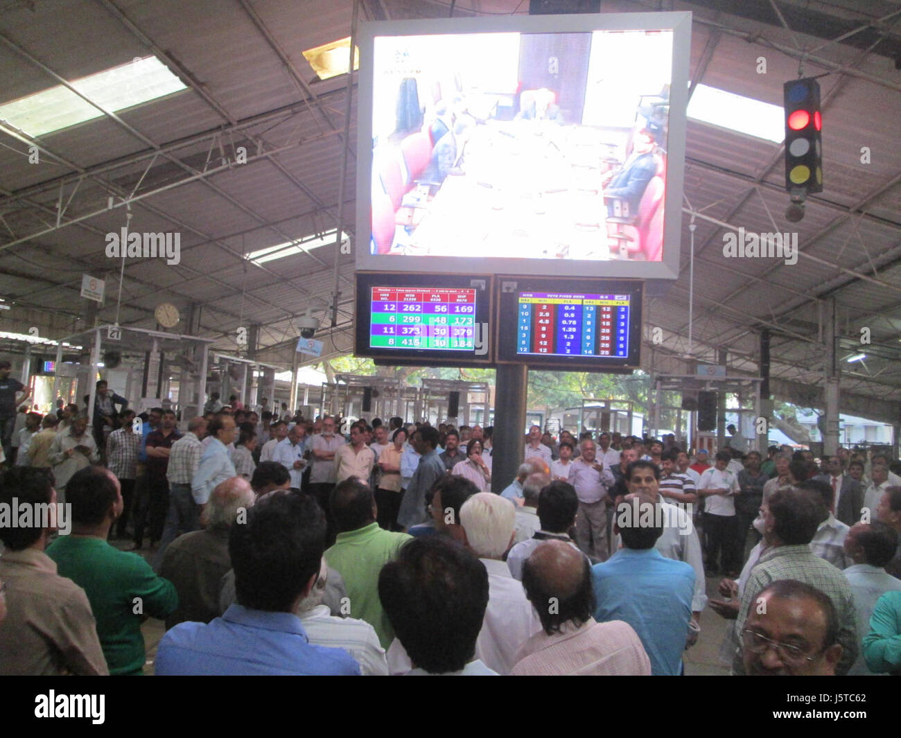 'Race' won on tracks but lost in 'Horse race Court' Stock Photo - Alamy