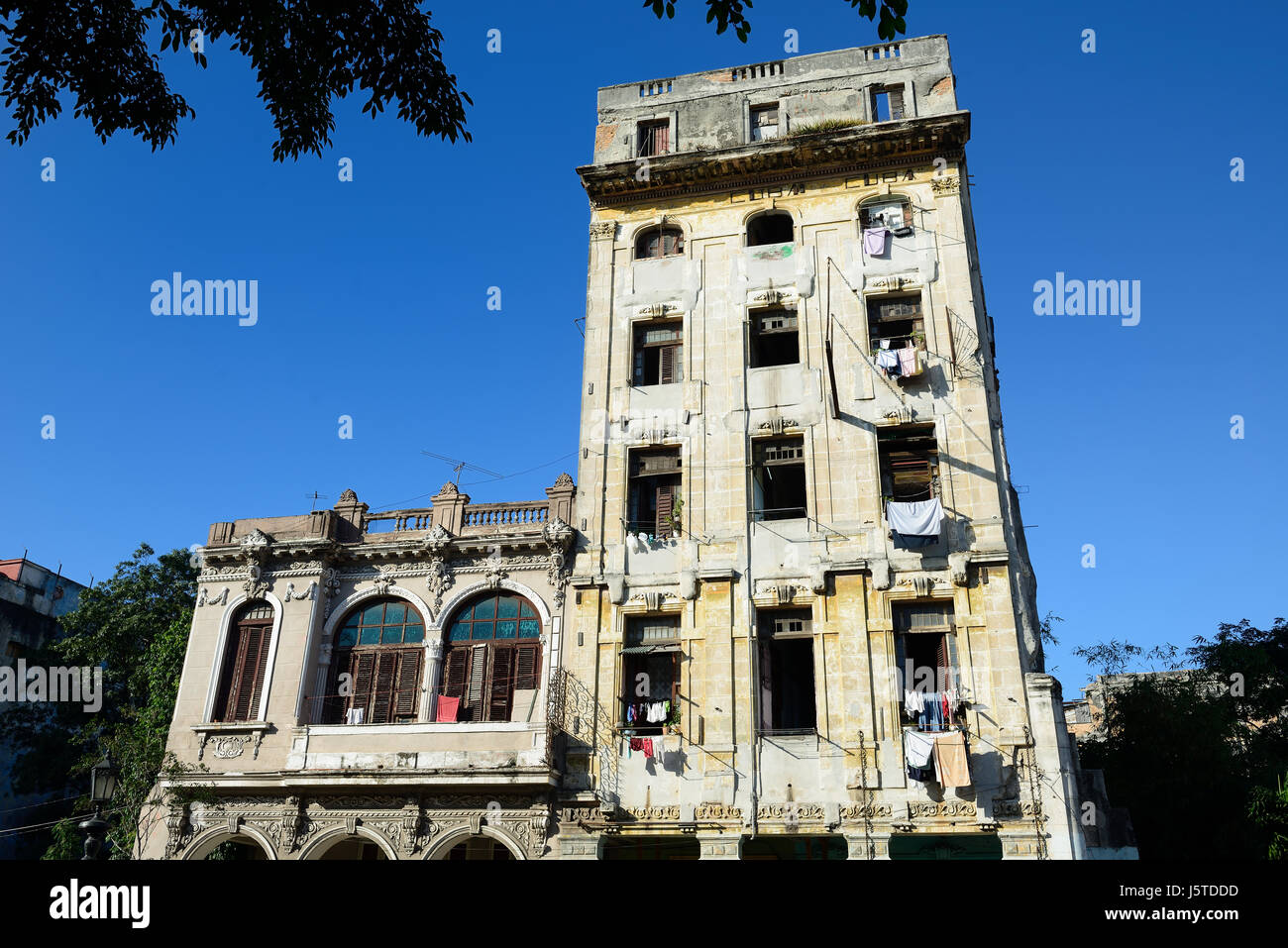 Old hispanic buildings hi-res stock photography and images - Alamy