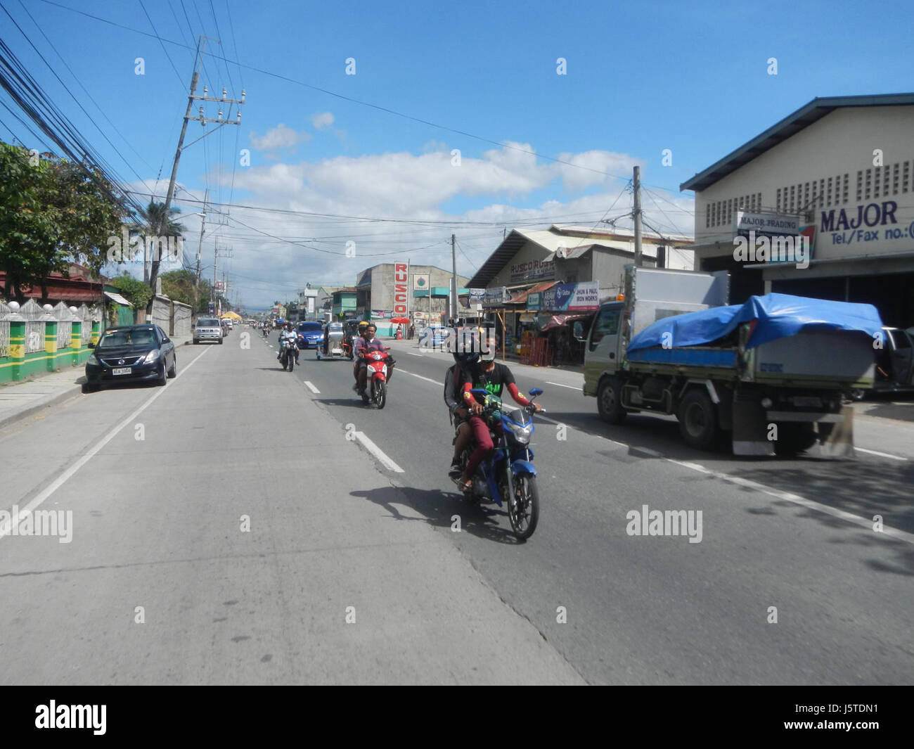A section of the MacArthur Highway running through the towns of Malolos ...