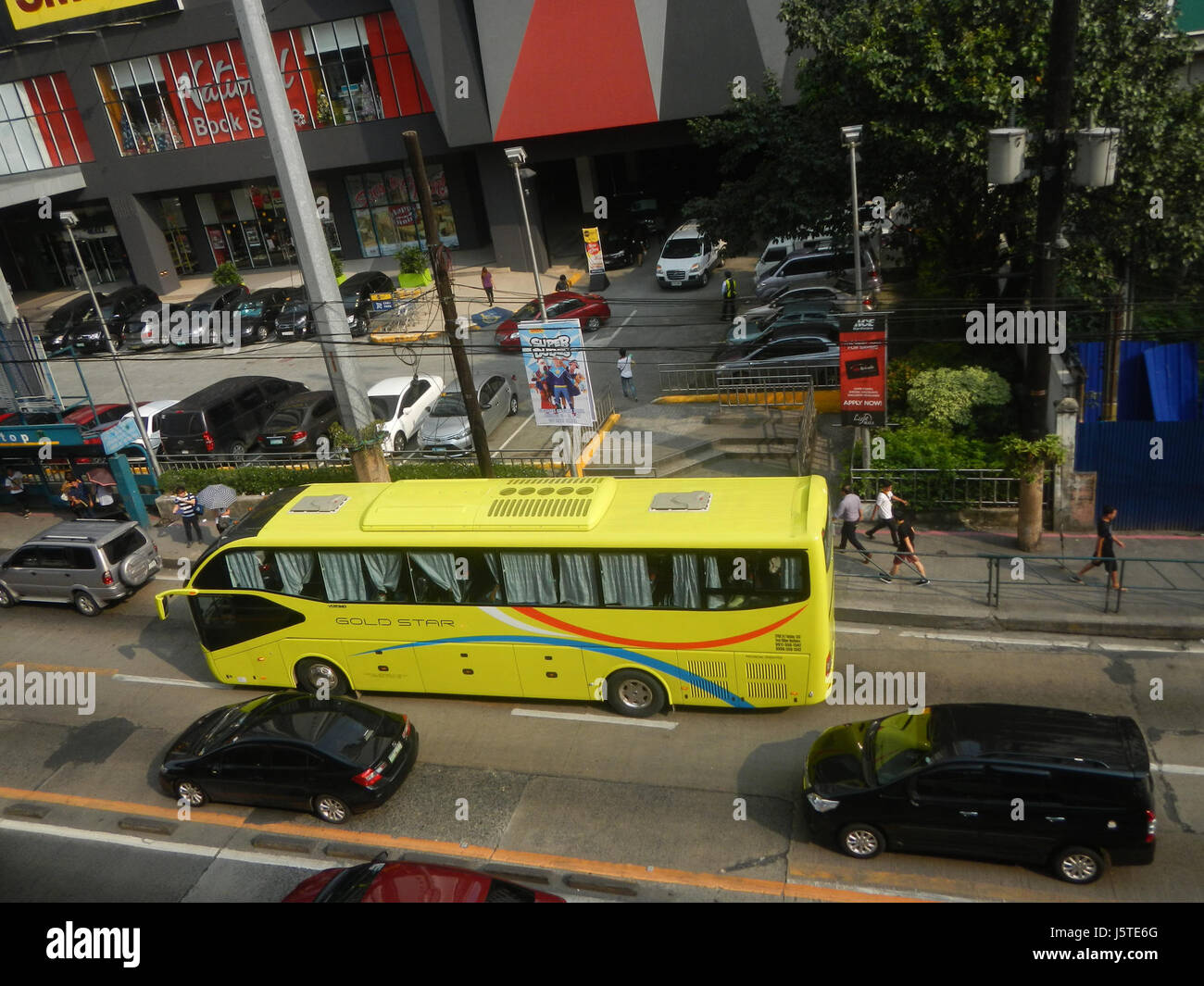 02680 Light Mall Light Residences SMDC EDSA Boni Pioneer Woodlands ...