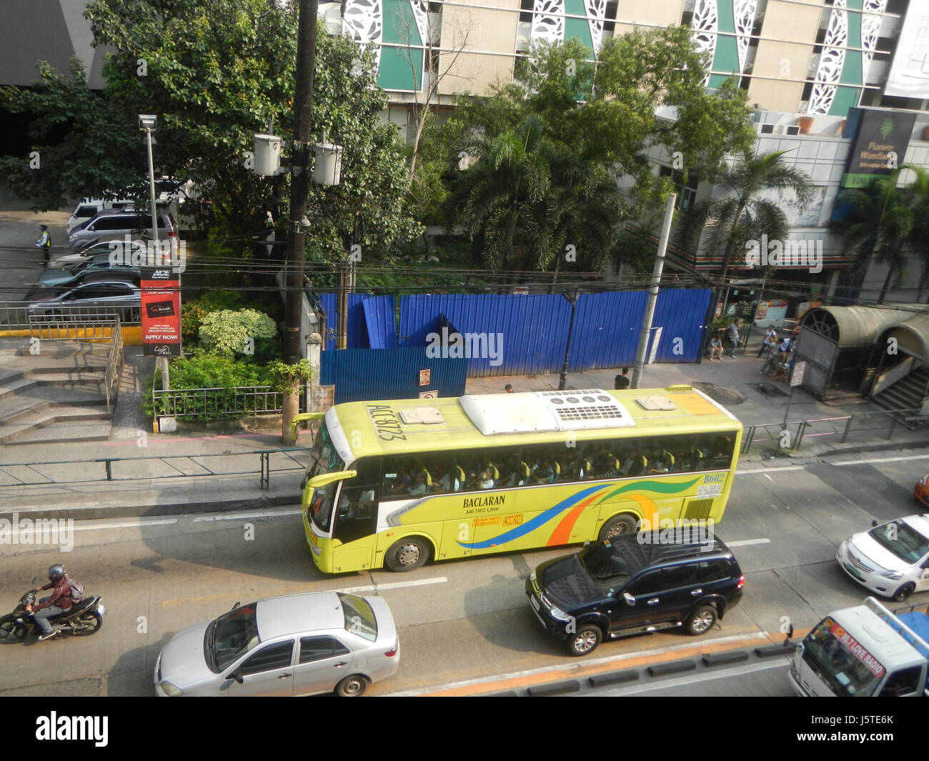 02680 Light Mall Light Residences SMDC EDSA Boni Pioneer Woodlands ...