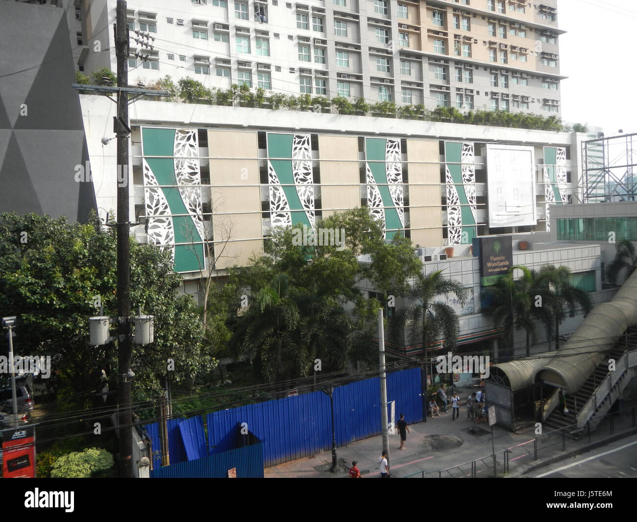02680 Light Mall Light Residences SMDC EDSA Boni Pioneer Woodlands ...