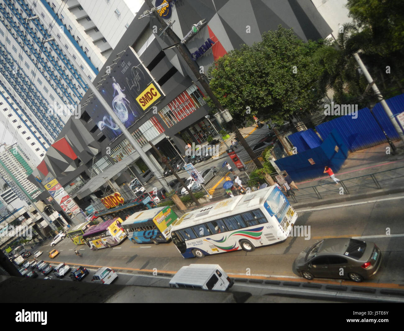 02680 Light Mall Light Residences SMDC EDSA Boni Pioneer Woodlands ...