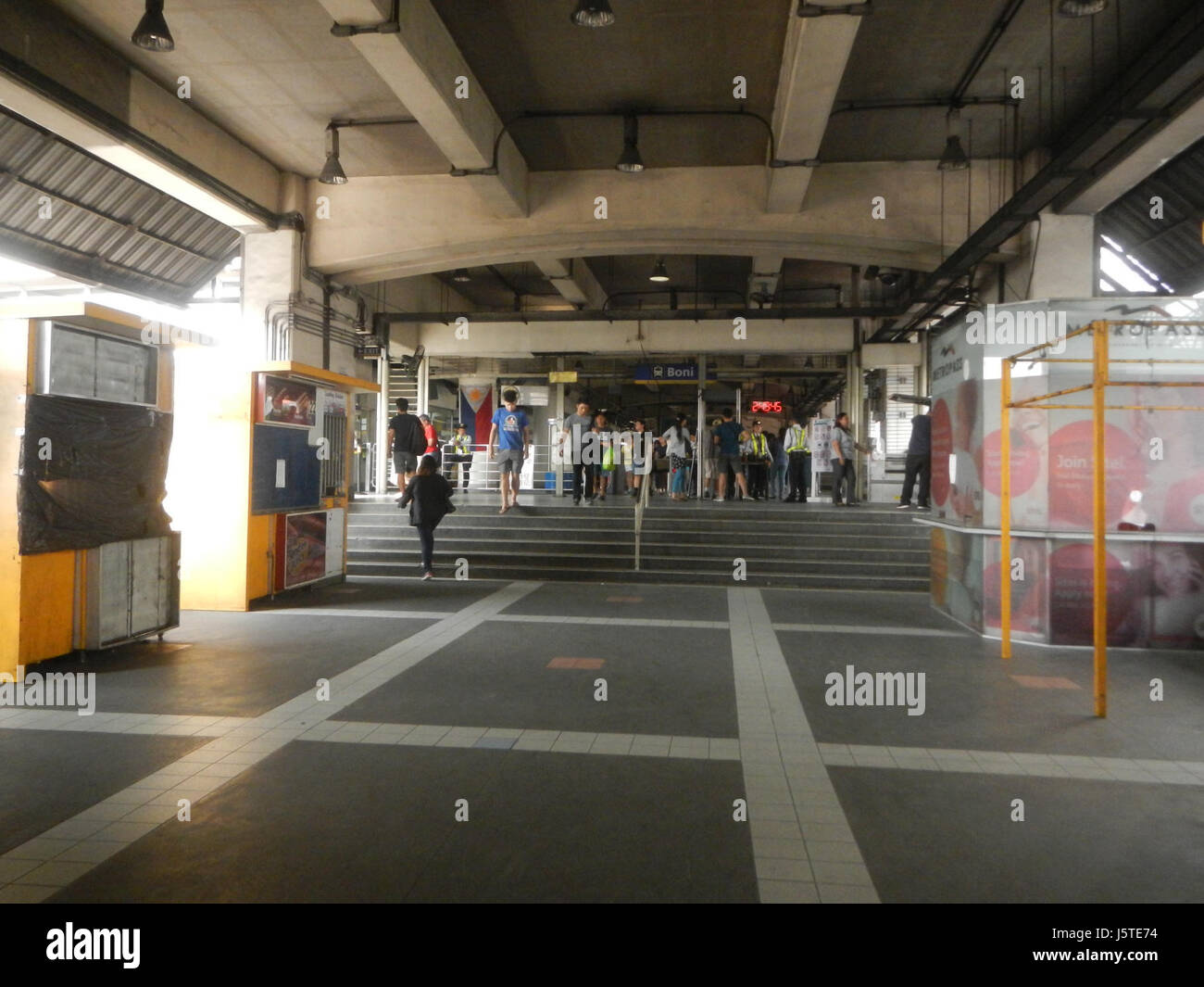 02680 Light Mall Light Residences SMDC EDSA Boni Pioneer Woodlands ...