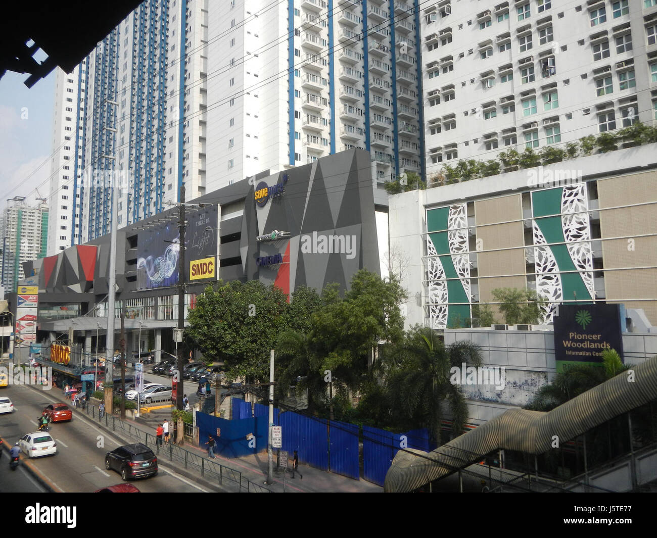 02680 Light Mall Light Residences SMDC EDSA Boni Pioneer Woodlands ...