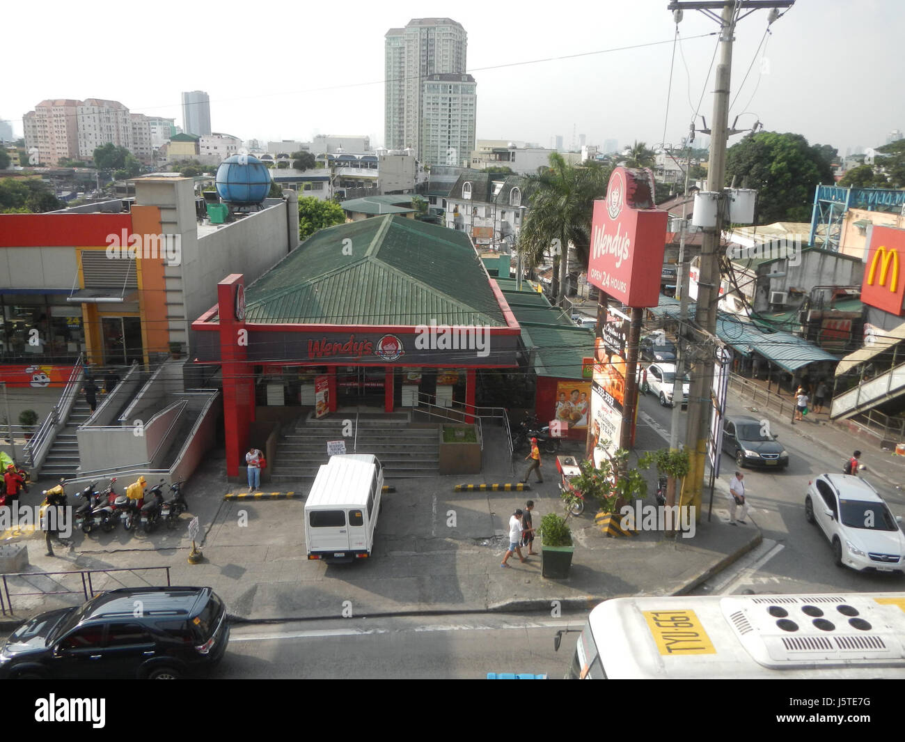 02705 Light Mall Light Residences SMDC EDSA Boni Pioneer Woodlands ...