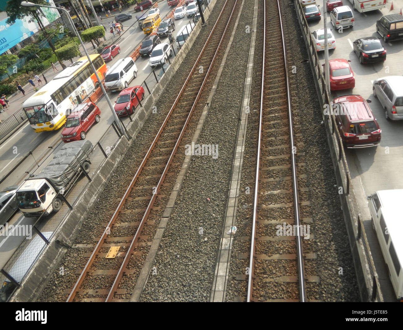 02705 Light Mall Light Residences SMDC EDSA Boni Pioneer Woodlands ...