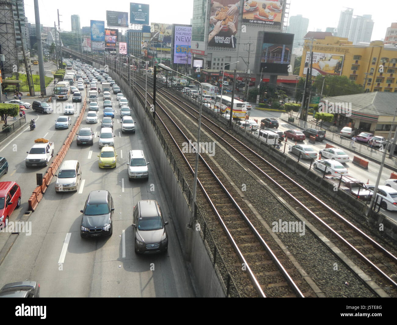 02730 Light Mall Residences SMDC EDSA Boni Pioneer Woodlands ...