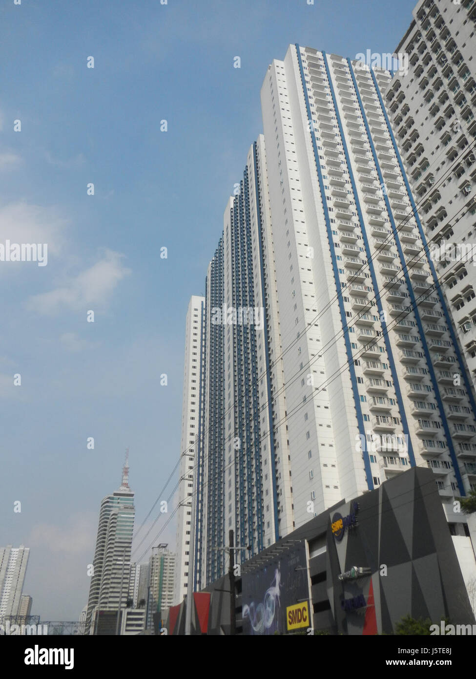 02730 Light Mall Residences SMDC EDSA Boni Pioneer Woodlands ...