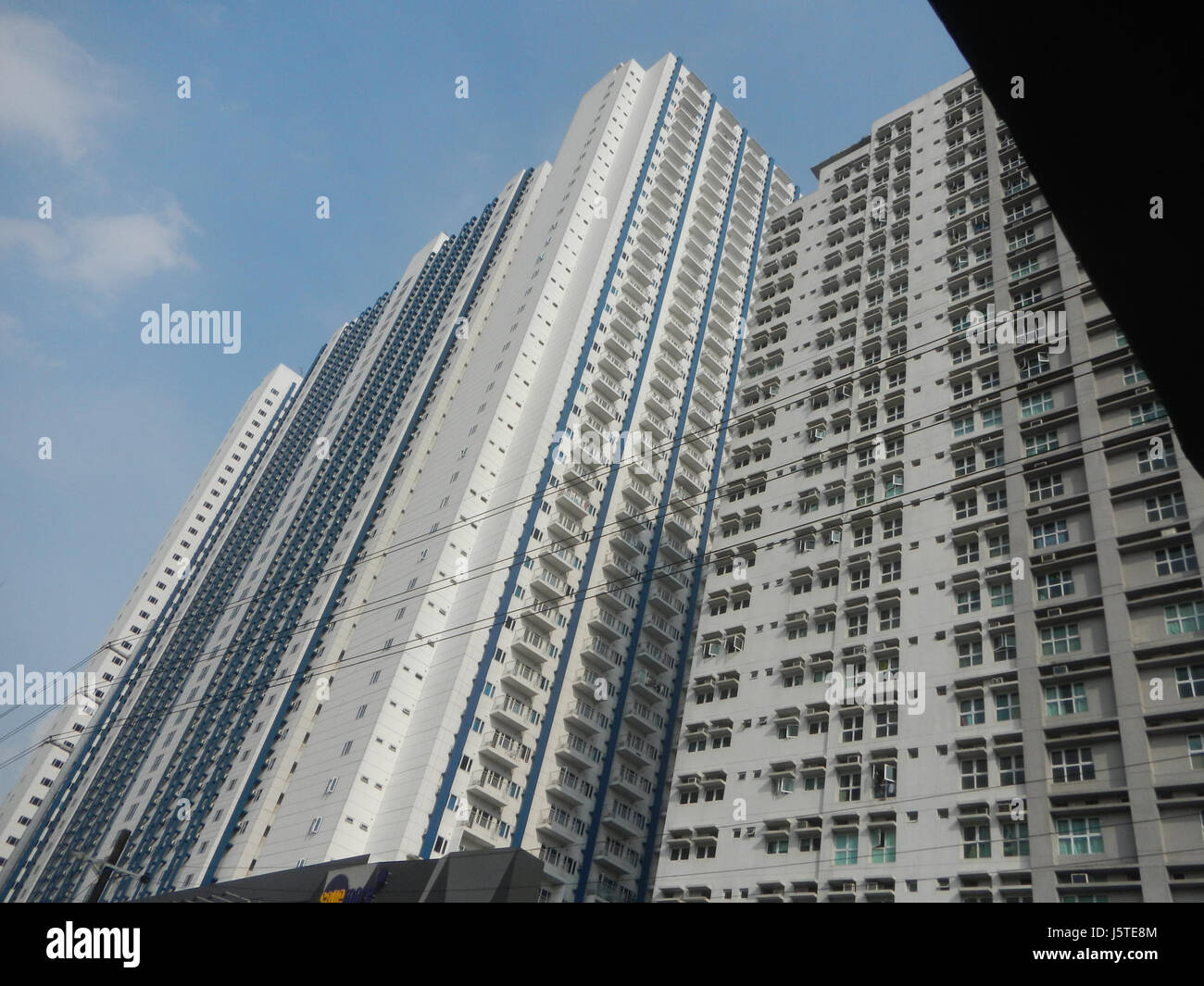 02730 Light Mall Residences SMDC EDSA Boni Pioneer Woodlands ...