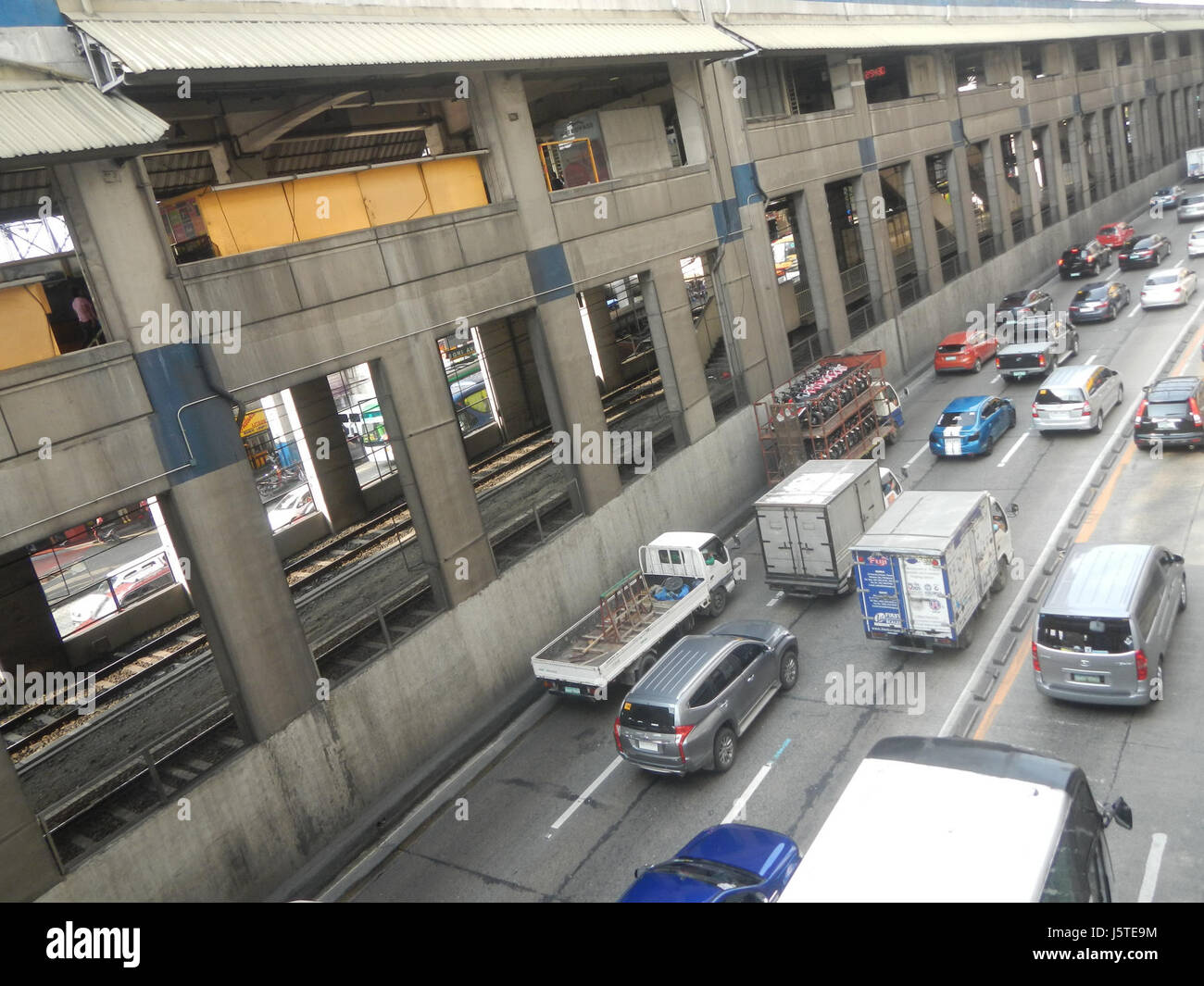 02756 Light Mall Residences SMDC EDSA Boni Pioneer Woodlands ...