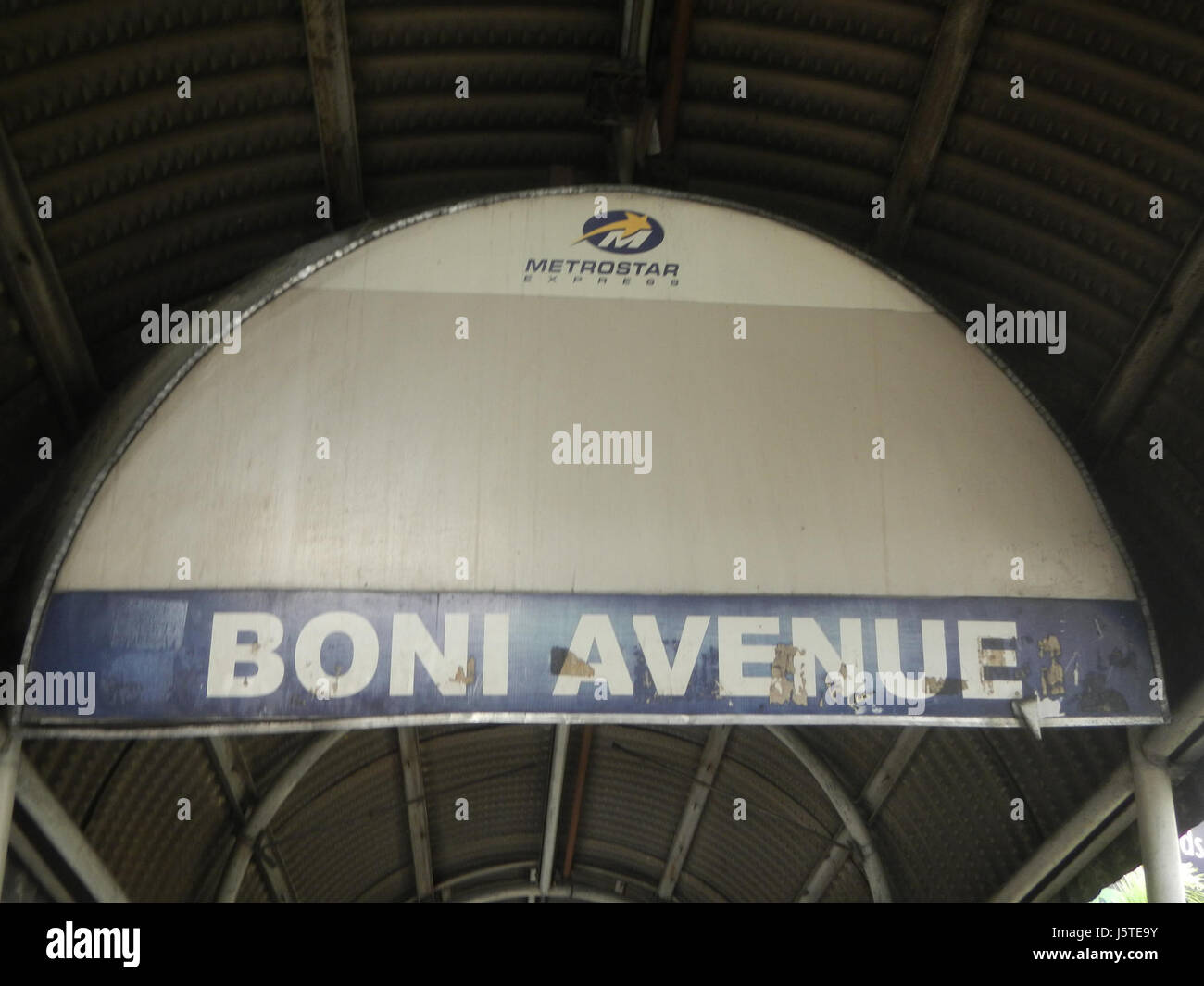 02756 Light Mall Residences SMDC EDSA Boni Pioneer Woodlands ...