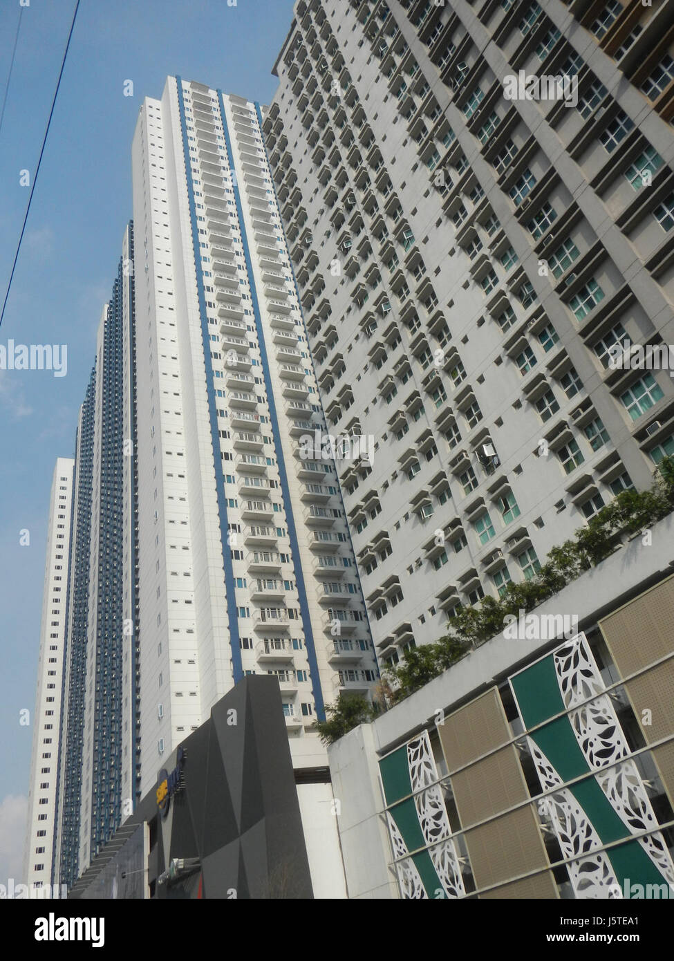 02756 Light Mall Residences SMDC EDSA Boni Pioneer Woodlands ...