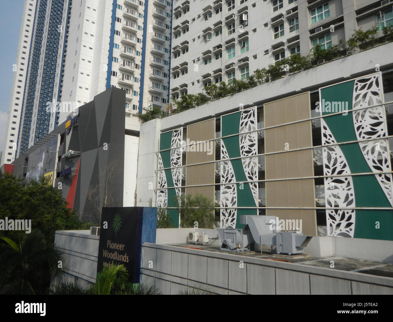 02756 Light Mall Residences SMDC EDSA Boni Pioneer Woodlands ...