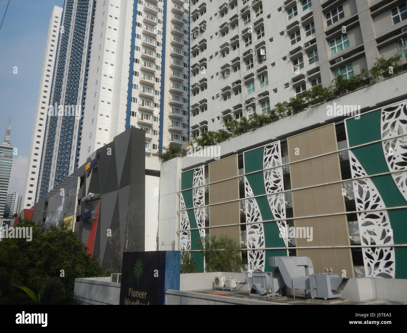 02756 Light Mall Residences SMDC EDSA Boni Pioneer Woodlands ...