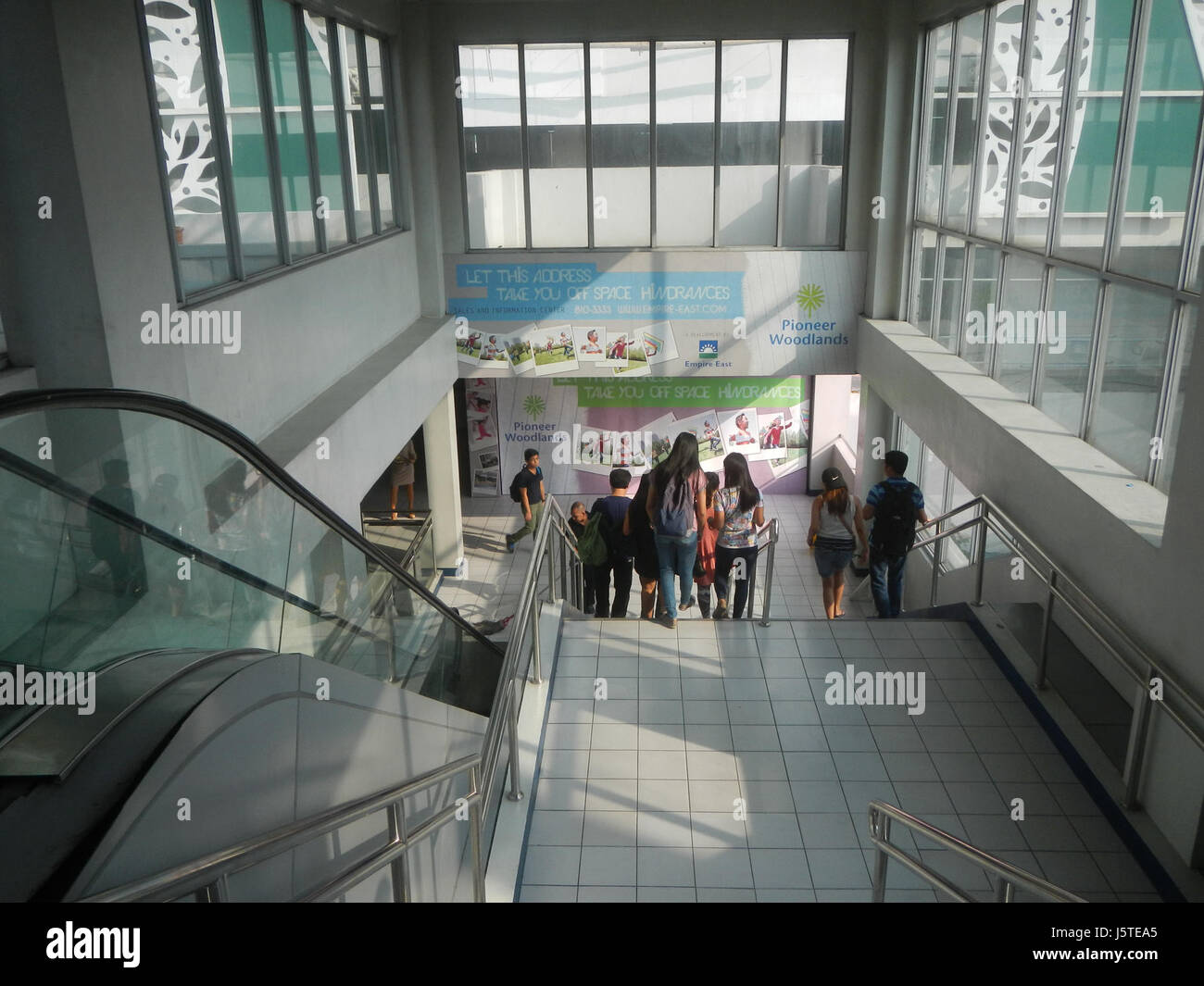 02756 Light Mall Residences SMDC EDSA Boni Pioneer Woodlands ...