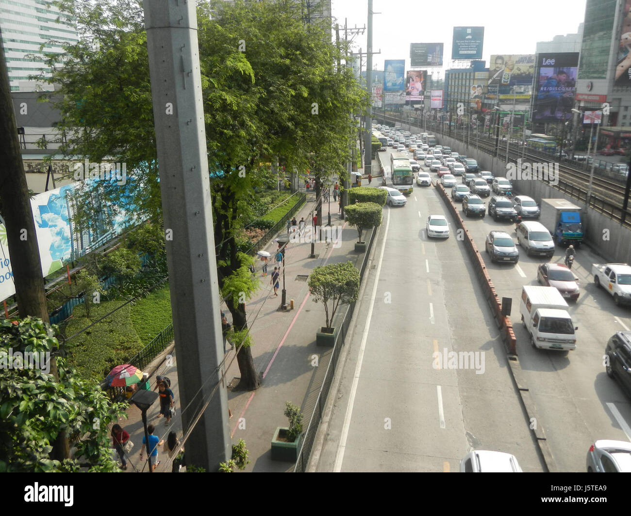 02756 Light Mall Residences SMDC EDSA Boni Pioneer Woodlands ...