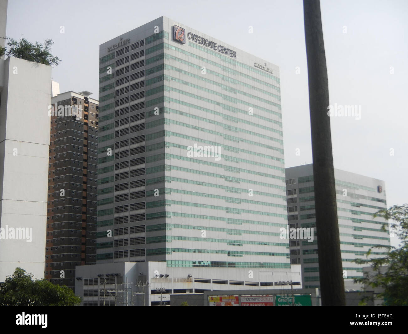 Forum Robinsons and Cybergate Malls are key shopping and business ...