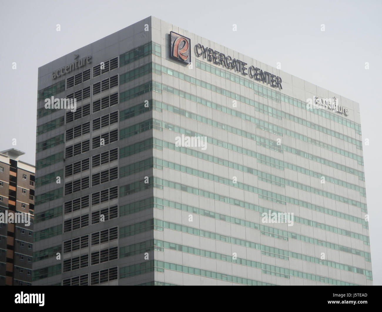 02781 Forum Robinsons Cybergate Malls EDSA Boni Pioneer Woodlands ...