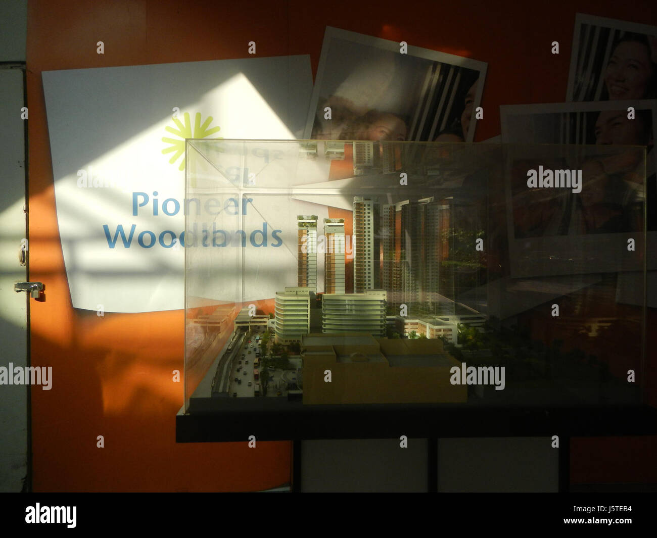 02781 Forum Robinsons Cybergate Malls EDSA Boni Pioneer Woodlands ...