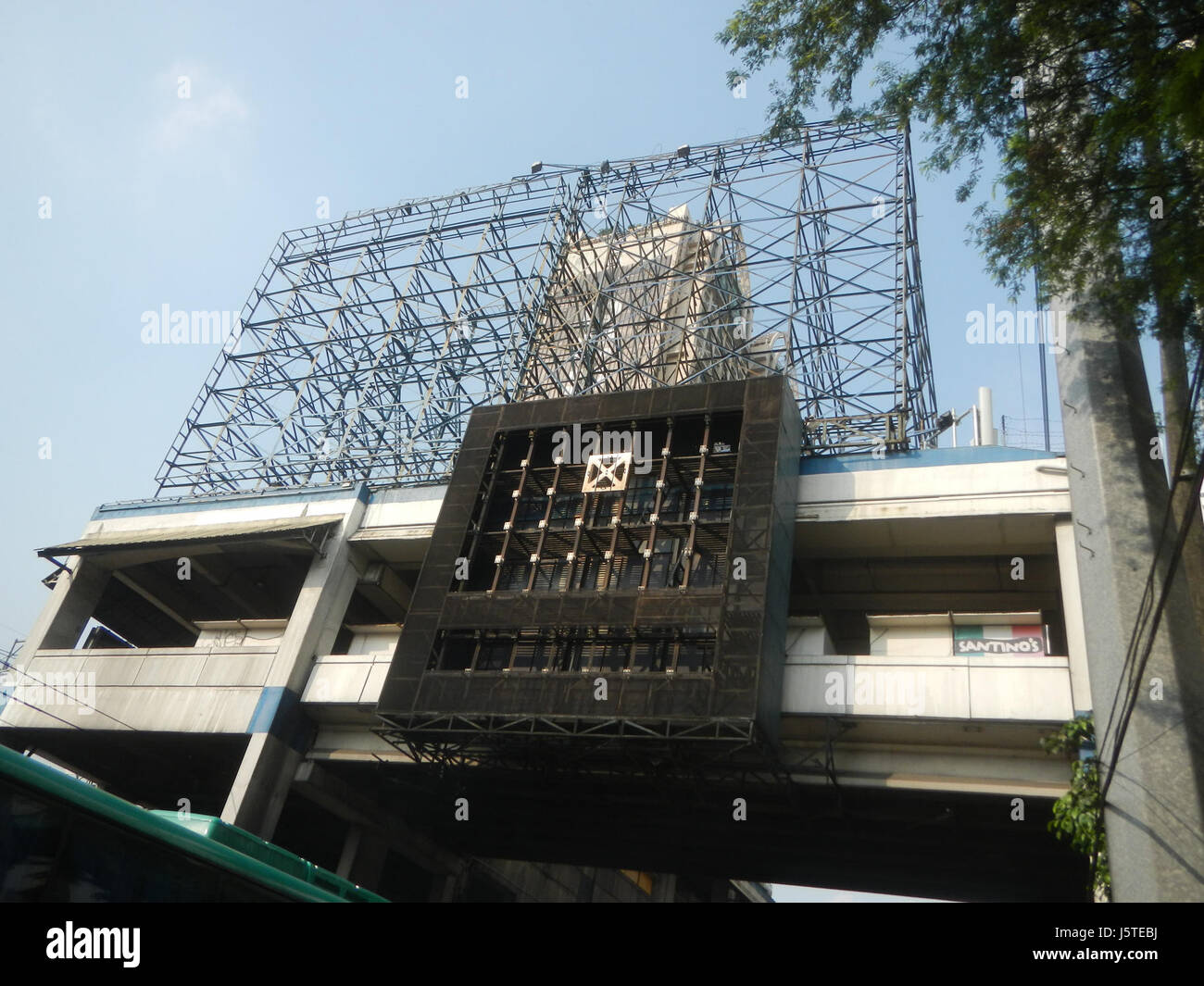 02803 Forum Robinsons Cybergate Malls EDSA Boni Pioneer Woodlands ...