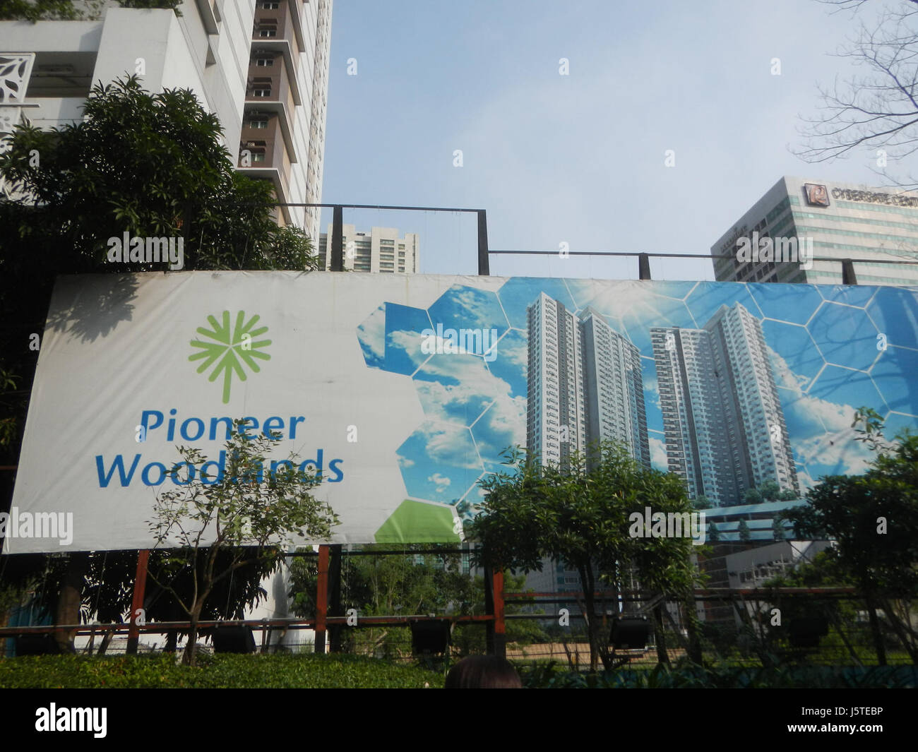 02803 Forum Robinsons Cybergate Malls EDSA Boni Pioneer Woodlands ...