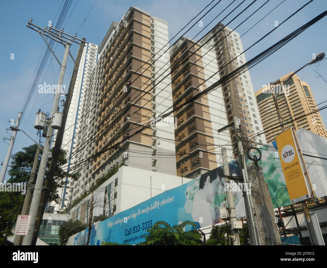 A view of the *Forum Robinsons* and *Cybergate Malls* in Mandaluyong ...