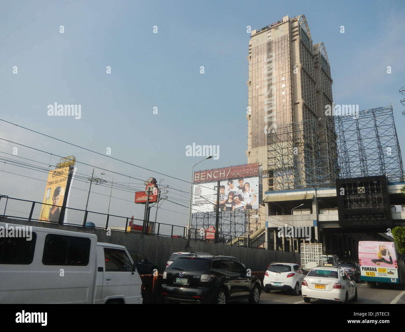 02803 Forum Robinsons Cybergate Malls EDSA Boni Pioneer Woodlands ...