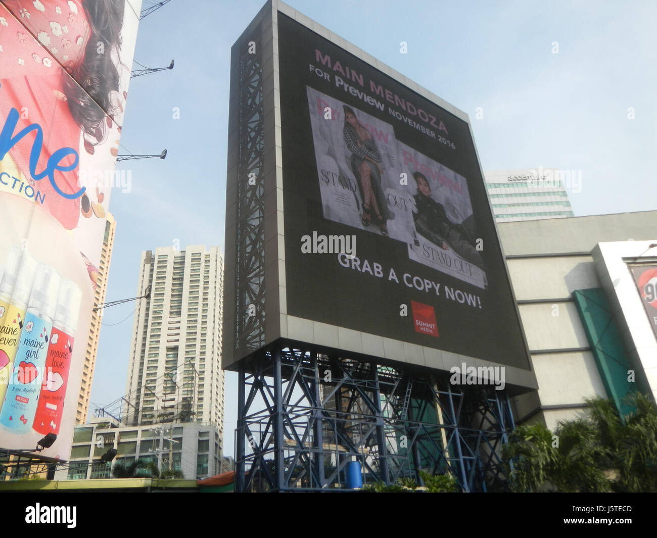 02828 Forum Robinsons Cybergate Malls EDSA Boni Pioneer Street ...