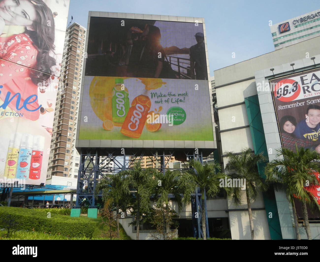 02828 Forum Robinsons Cybergate Malls EDSA Boni Pioneer Street ...