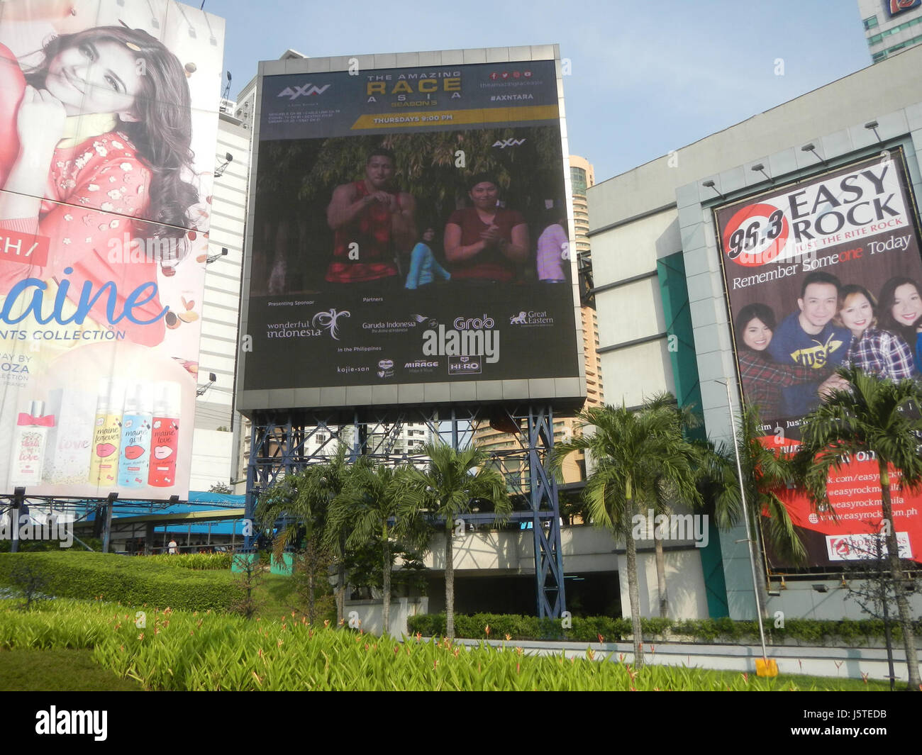 02853 Forum Robinsons Cybergate Malls EDSA Boni Pioneer Street ...