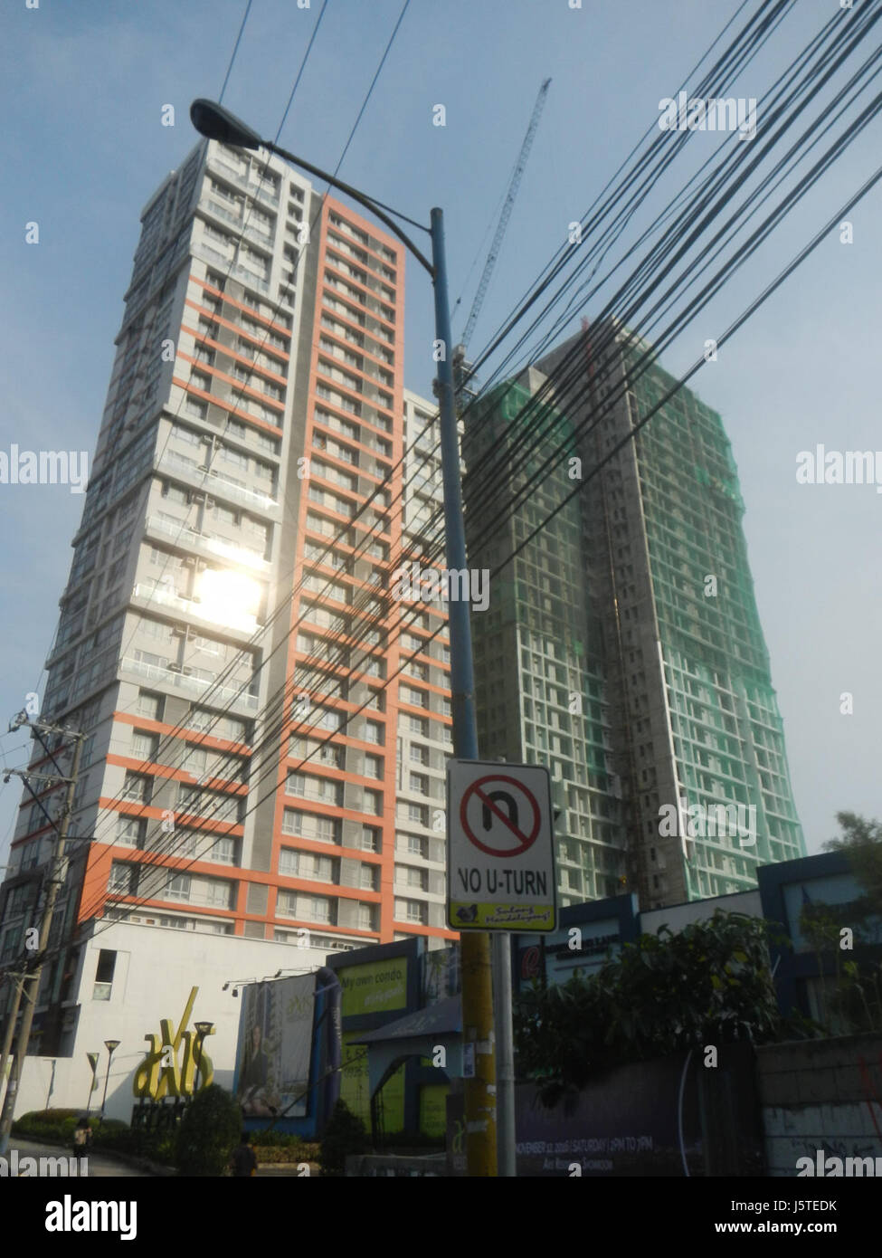 02853 Forum Robinsons Cybergate Malls EDSA Boni Pioneer Street ...