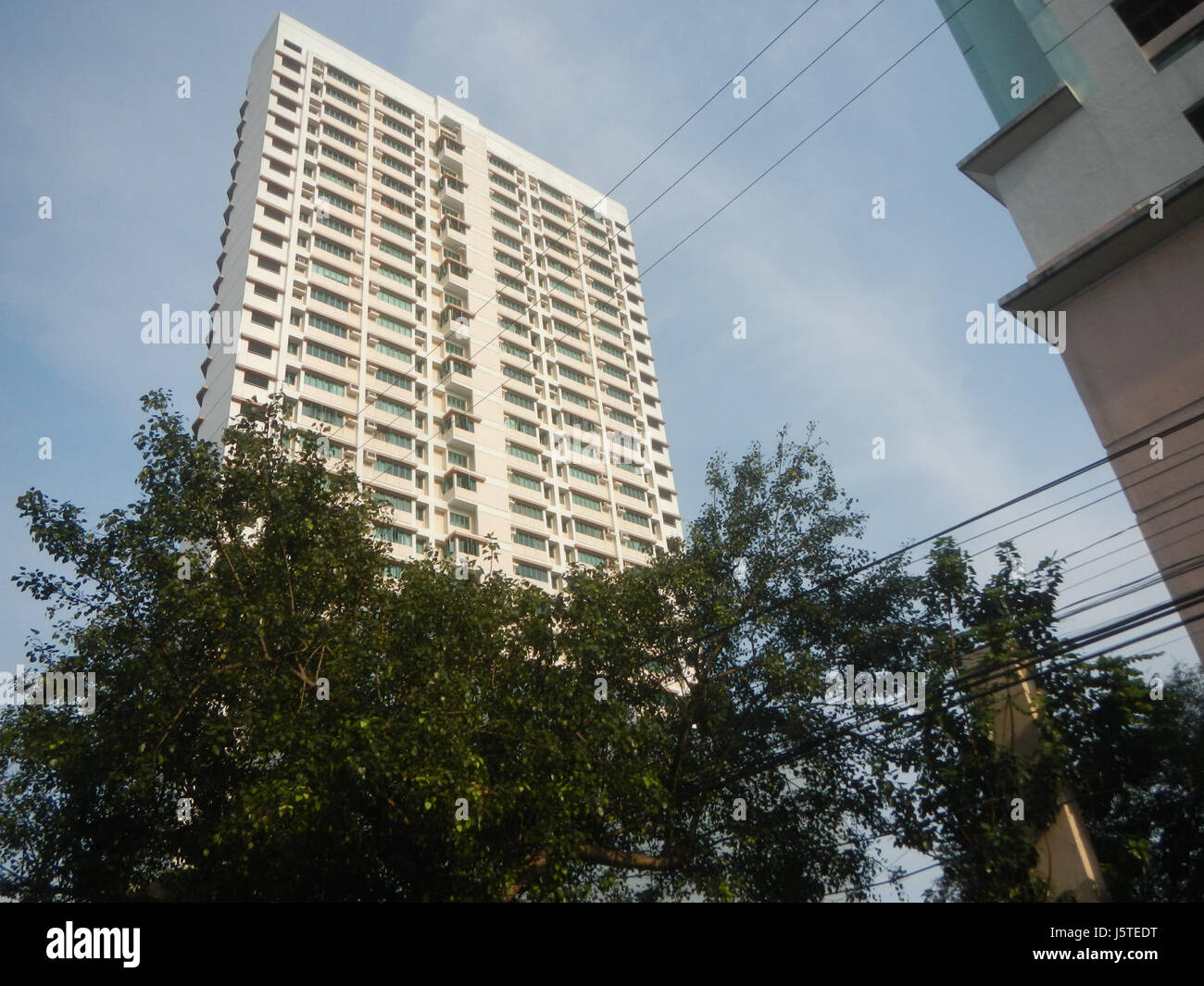 02853 Forum Robinsons Cybergate Malls EDSA Boni Pioneer Street ...