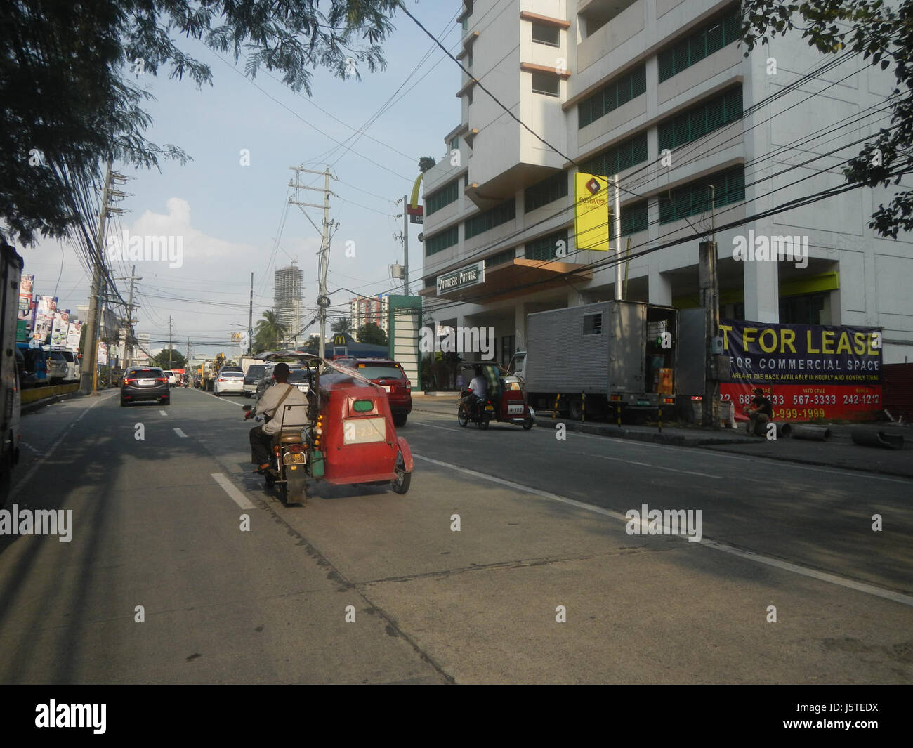 02853 Forum Robinsons Cybergate Malls EDSA Boni Pioneer Street ...